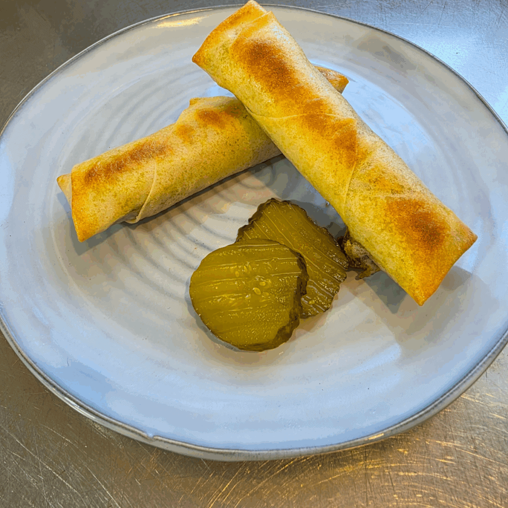 Cheeseburger Spring Rolls – Easy Crowd-Pleaser Snack - Farmer's Wife ...
